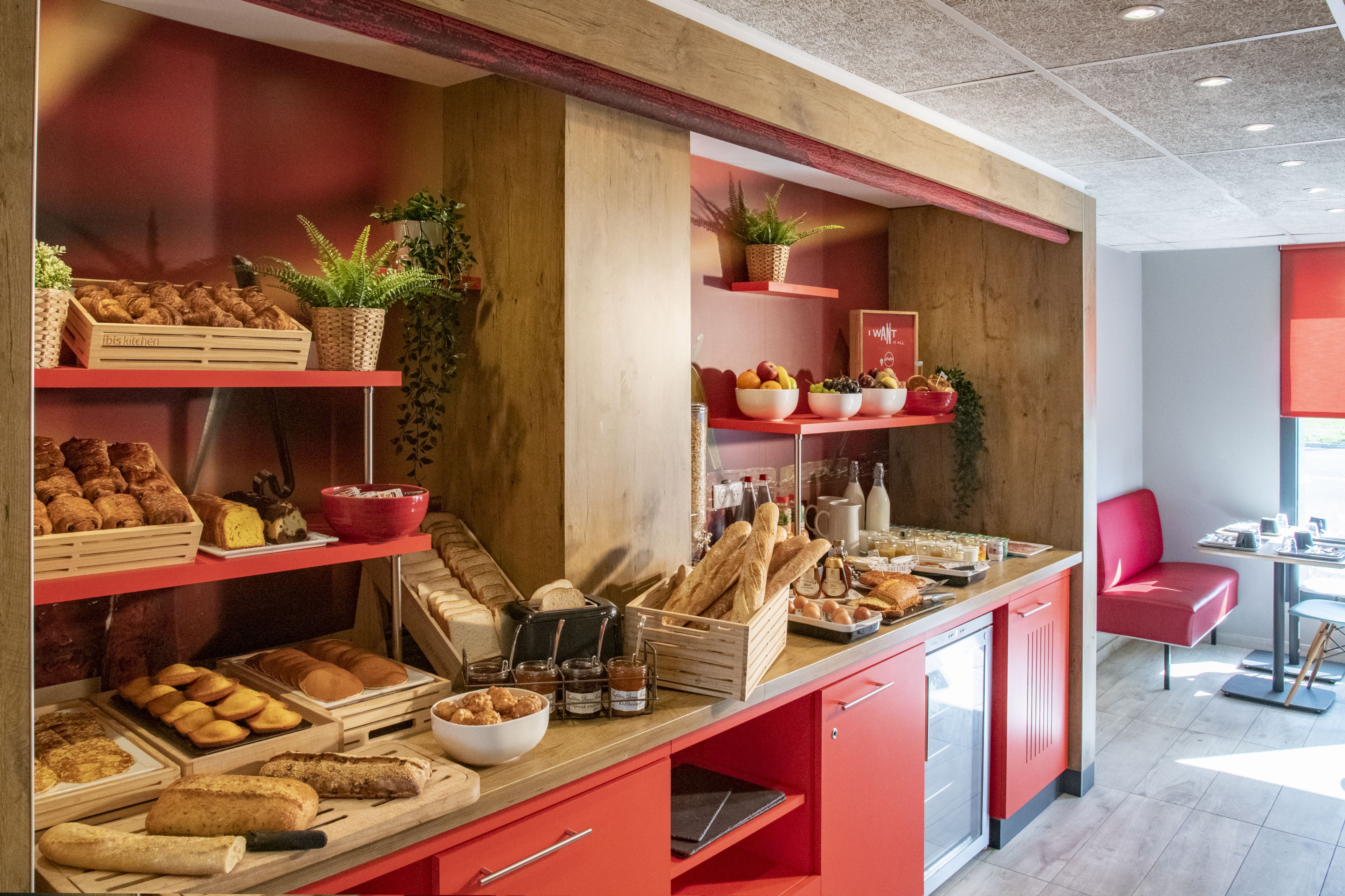 ibis Pontorson Baie Du Mont Saint Michel in Saint-Georges-de-Gréhaigne ...