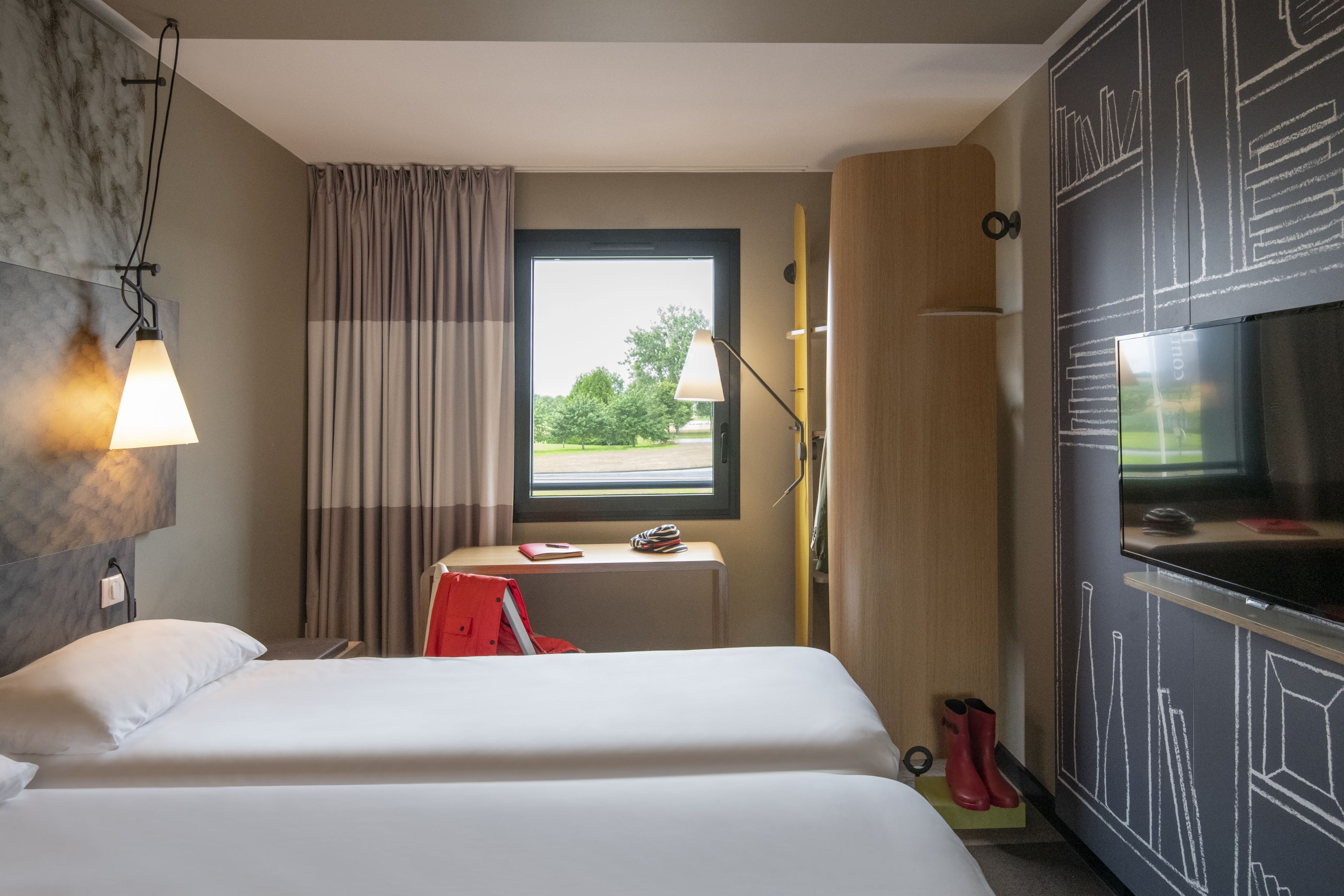 ibis Pontorson Baie Du Mont Saint Michel in Saint-Georges-de-Gréhaigne ...